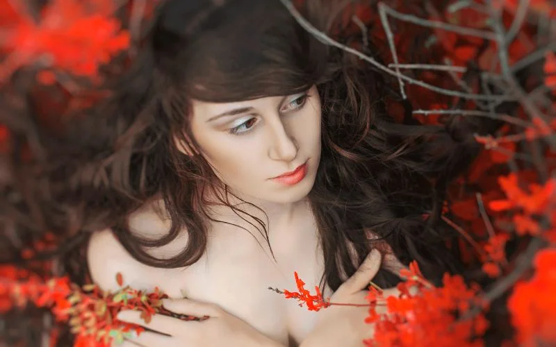 Implied Nude Photography: Learn Its Meaning, Poses & Tips