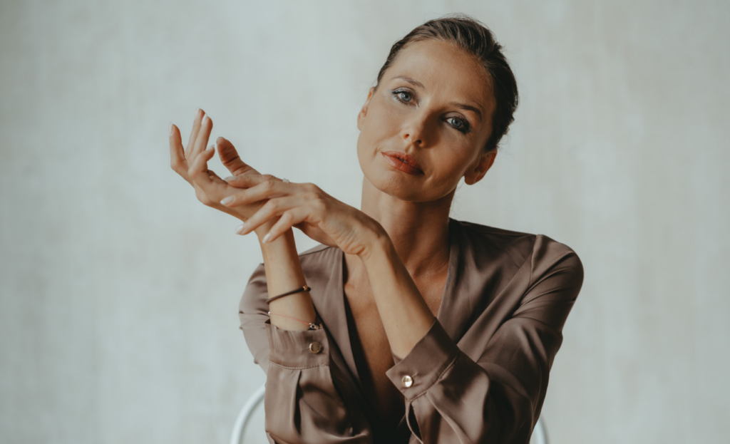 Hand Posing Guide For Portrait Photography