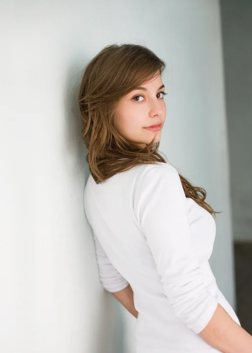 11 Best Professional Headshot Poses in 2025