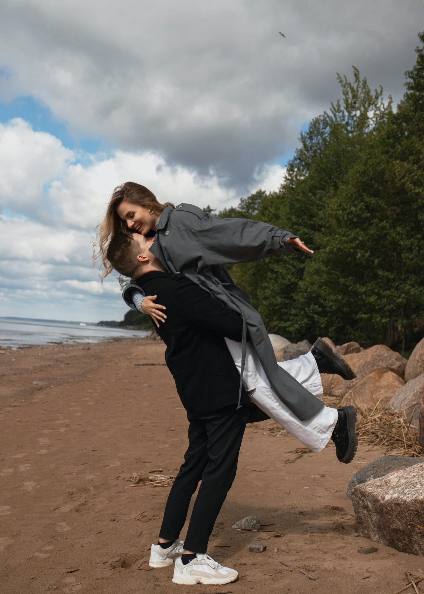 Couple Posing Ideas | Top 17 Poses (Perfect For Valentine's Day!)