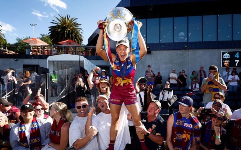 12 Legendary Sports Photographers To Follow in 2025