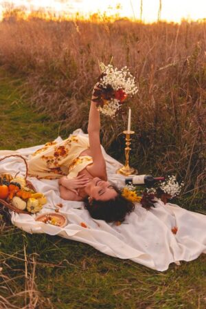 Thanksgiving Photoshoot Ideas | 7 Creative Poses With Friends