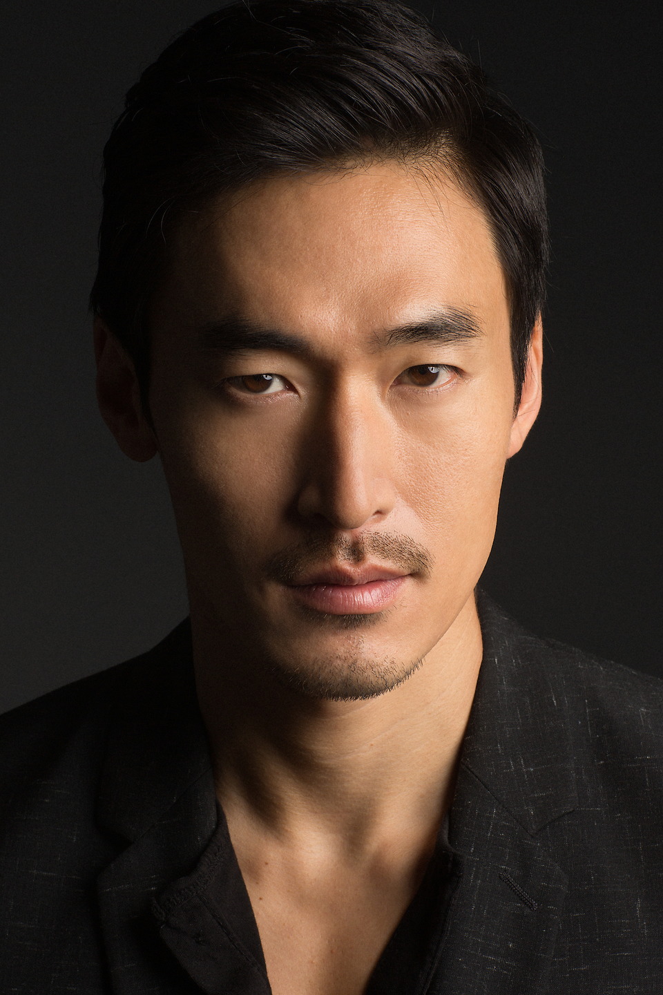 17 Genius Male Poses & Tips for Perfect Portraits in 2025