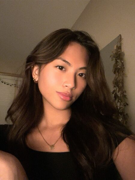 30 Cute Selfie Poses to Elevate Your Instagram Feed