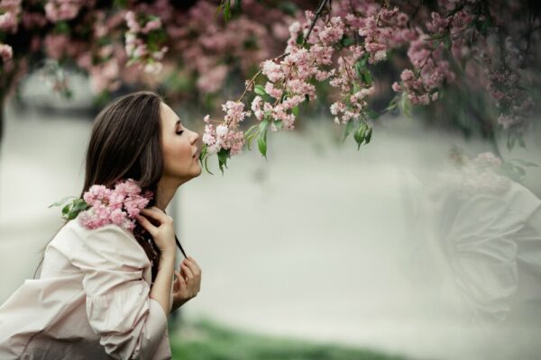 32 Spring Photoshoot Ideas To Bloom & Grow This Spring Season